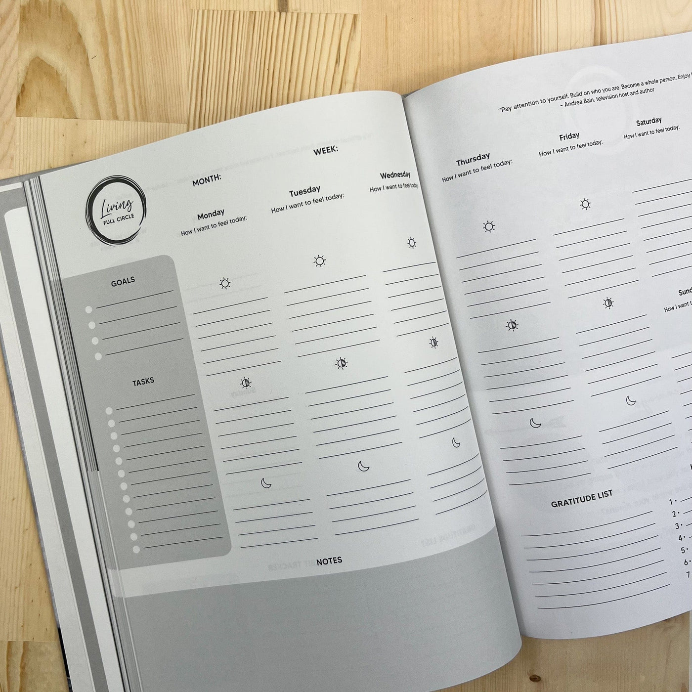 Living full Circle 52 Week Undated Planner